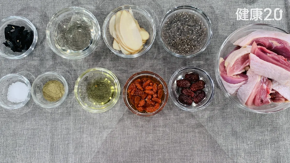 薑香黑蒜雞湯／體內慢性發炎會加速老化 喝進+1物「神奇雞湯」人不老！